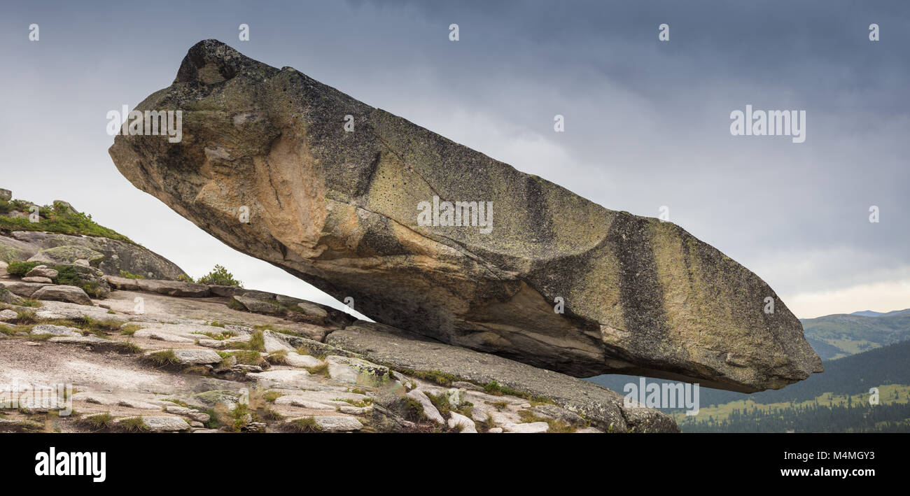 Wonder of Nature. Hanging Stone Kjeragbolten in Rogaland, Norway Stock ...