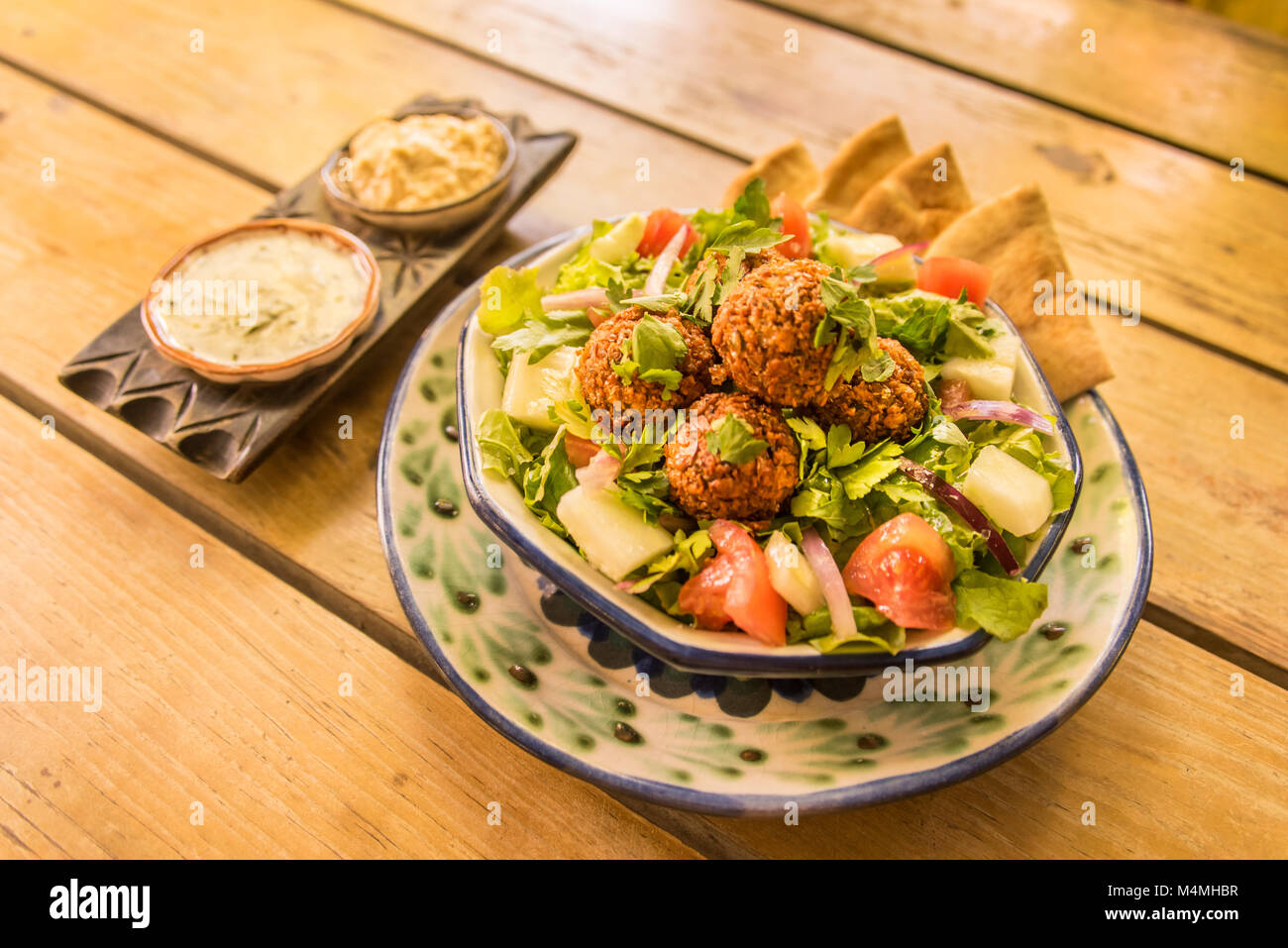 Salad presentation hi-res stock photography and images - Alamy