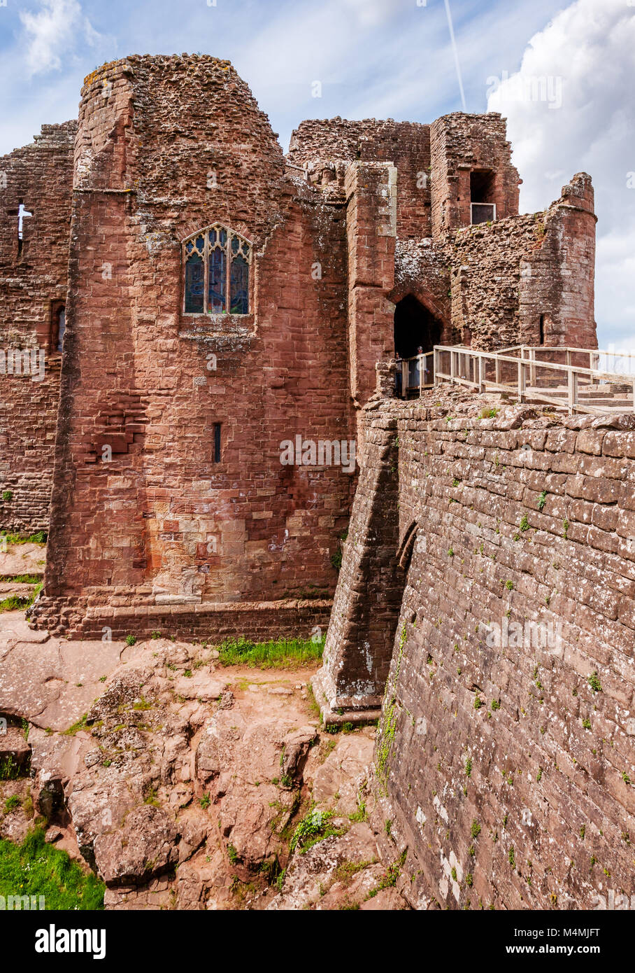 Exterior walls dry moat goodrich hi-res stock photography and images - Alamy