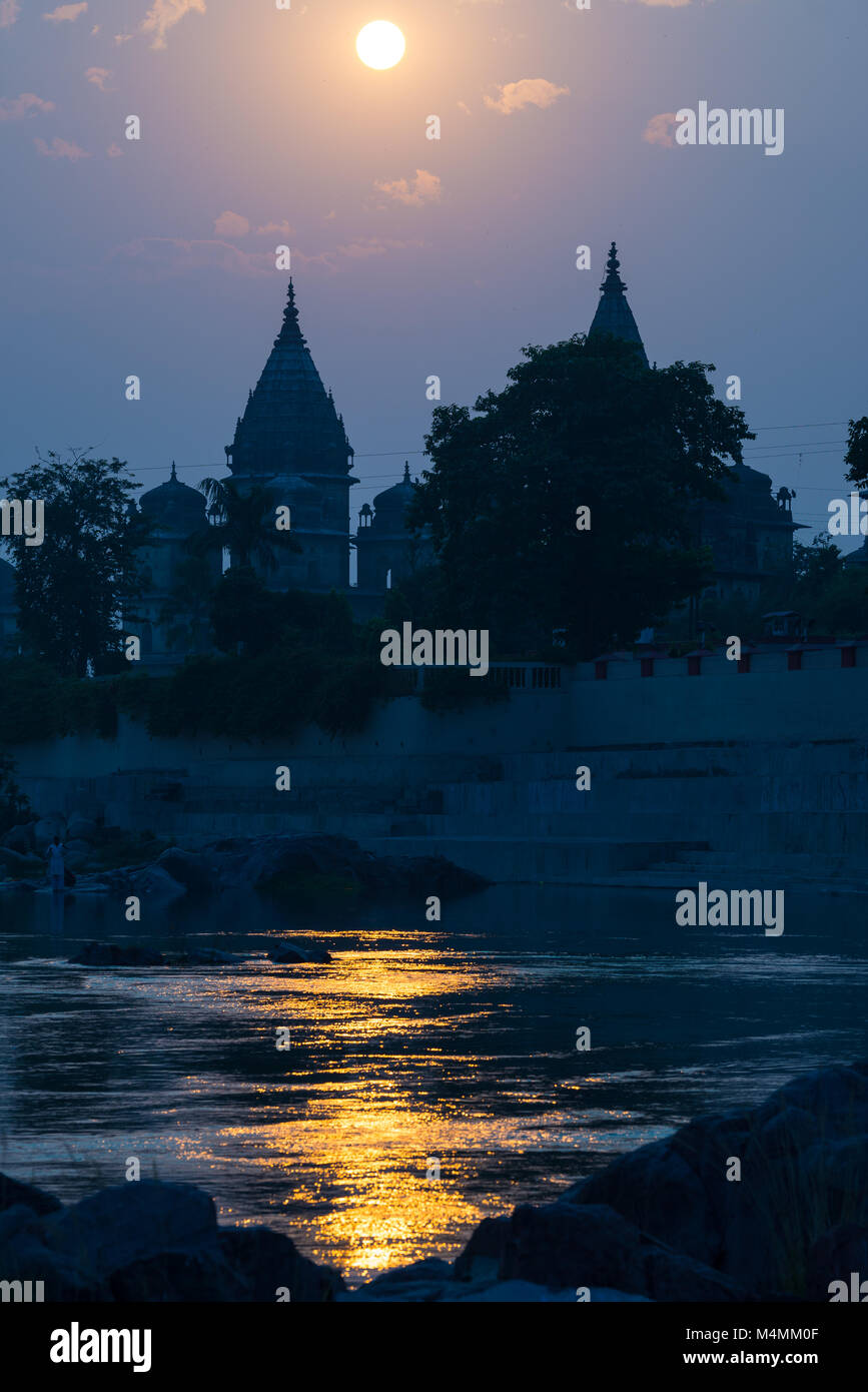 Orcha india temple hi-res stock photography and images - Alamy