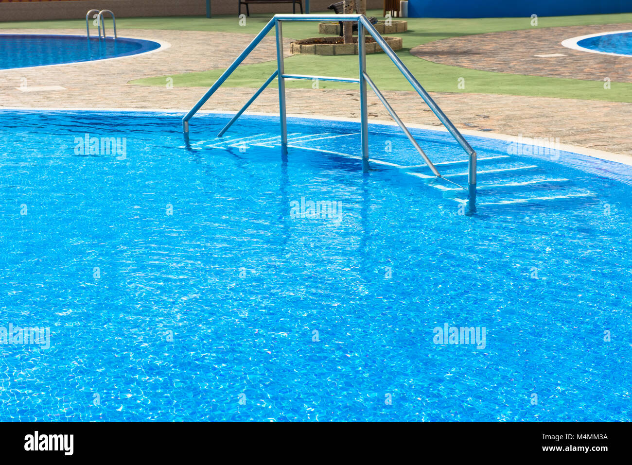 Rest by swimming pool hi-res stock photography and images - Alamy