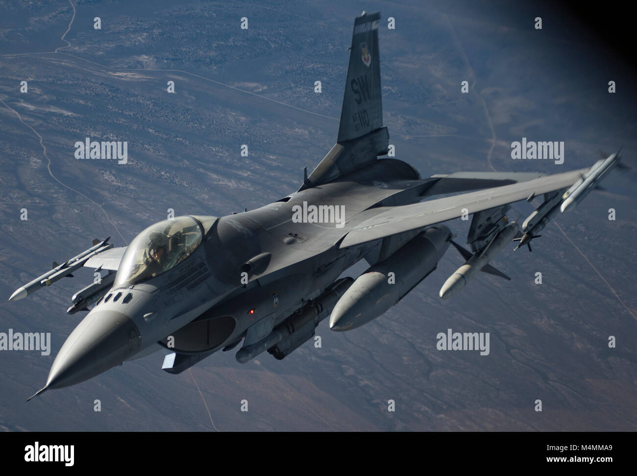 An F-16 Fighting Falcon fighter jet assigned to the 55th Fighter ...