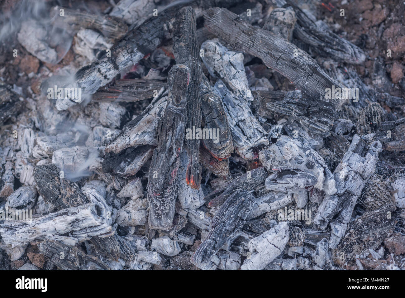 Ash embers wood hi-res stock photography and images - Alamy