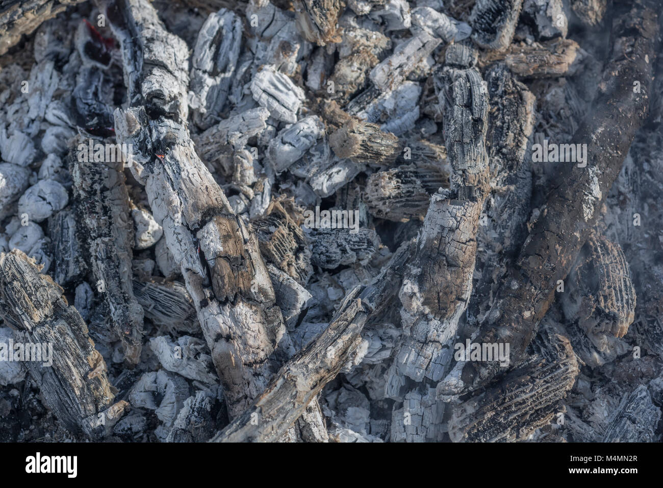 Embers of a wood burning fire Stock Photo - Alamy