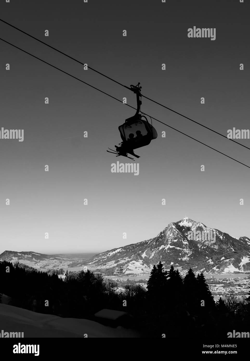 Skilift cabin hi-res stock photography and images - Alamy