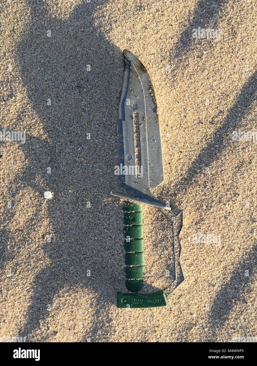 knife in sand Stock Photo - Alamy