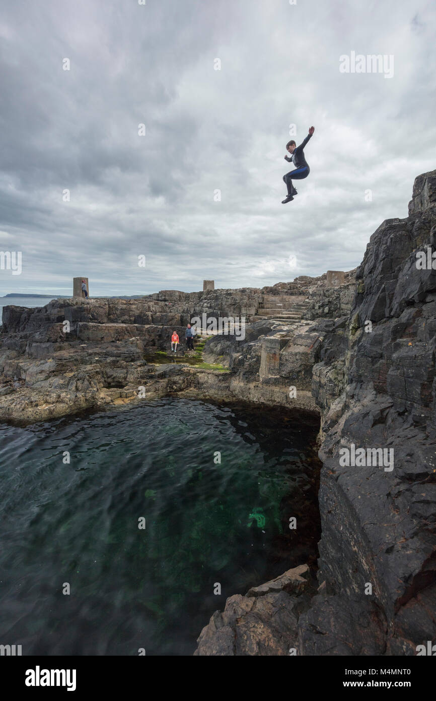 Cliff jumping hi-res stock photography and images - Alamy