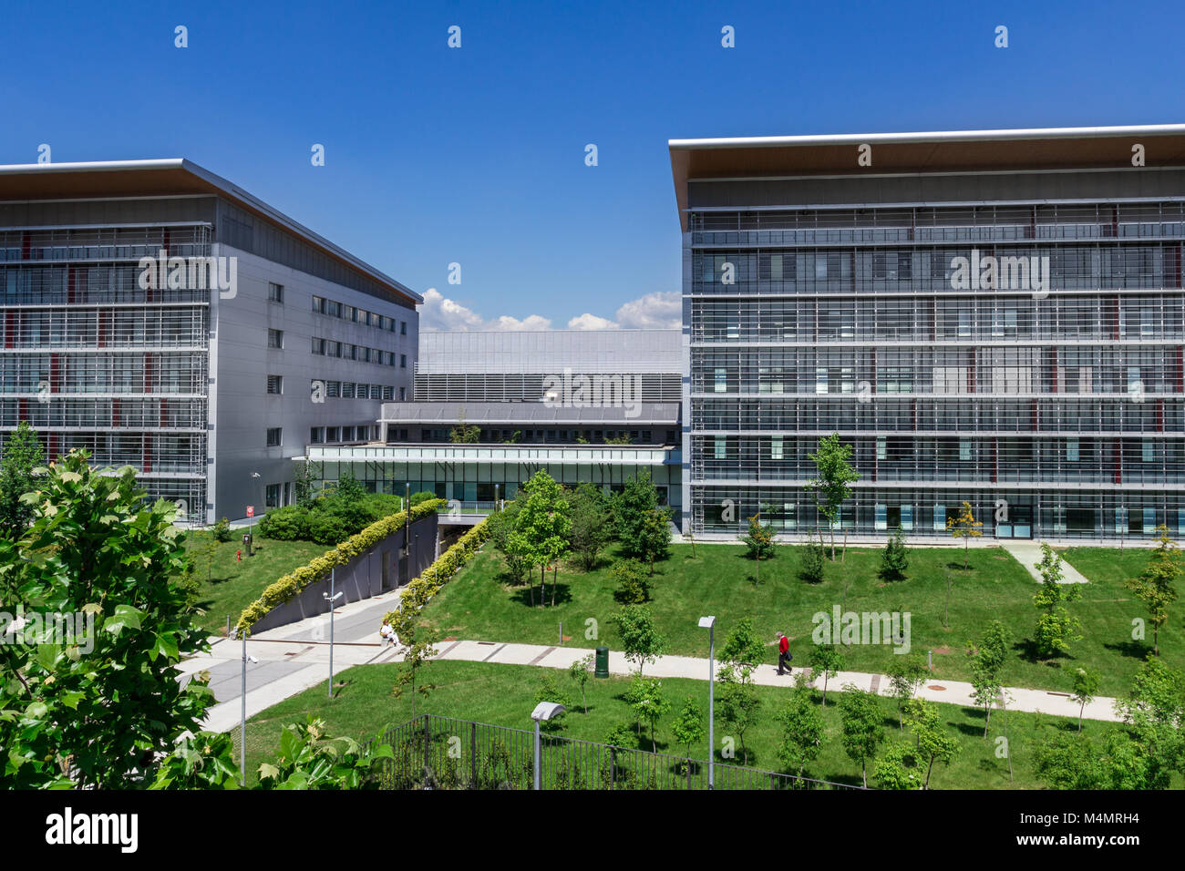 Modern hospital building Stock Photo - Alamy