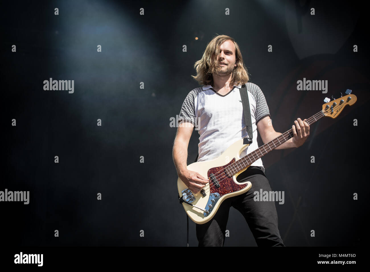 Milliarden hi-res stock photography and images - Alamy