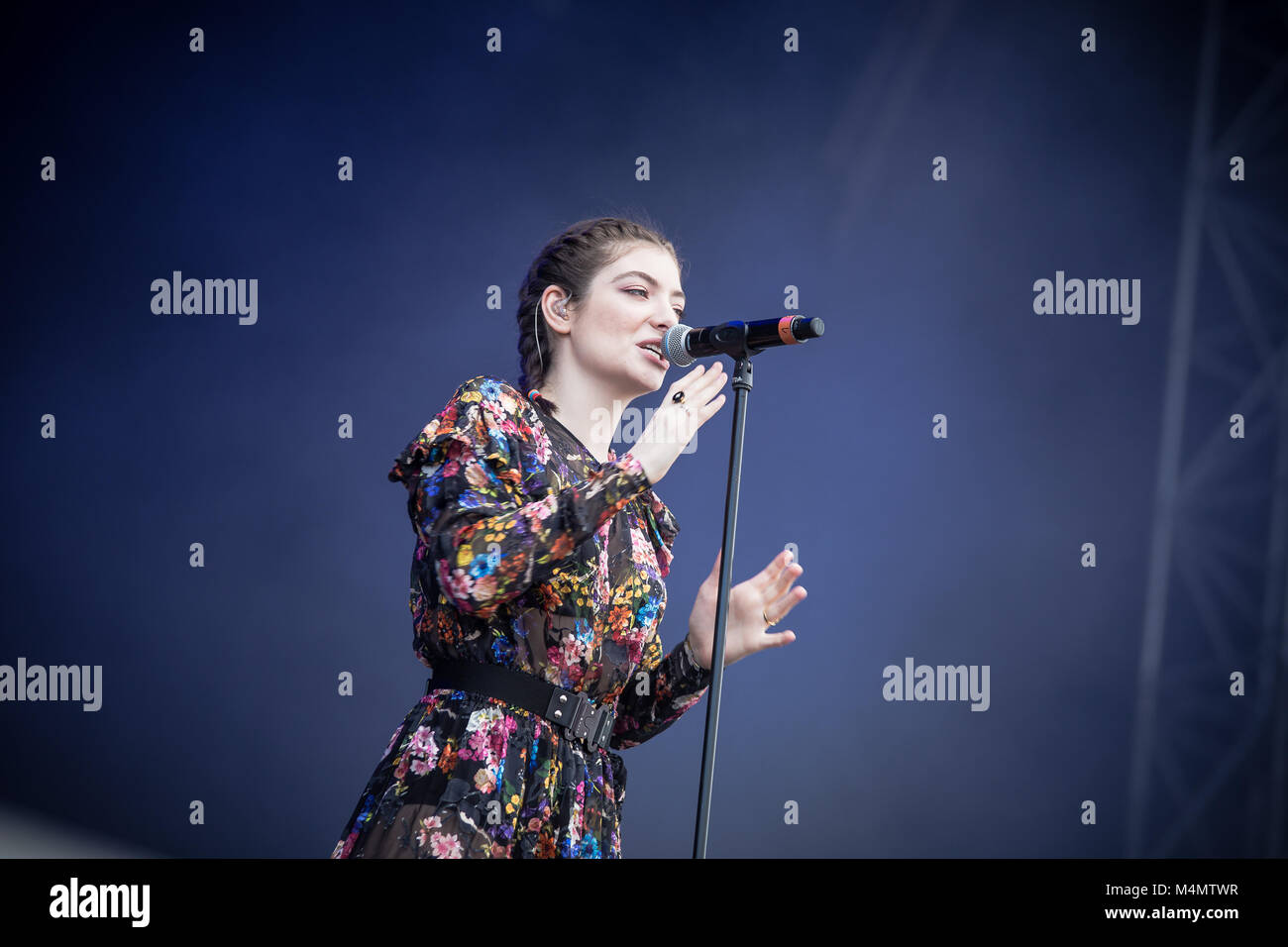 Lorde musician hi-res stock photography and images - Alamy