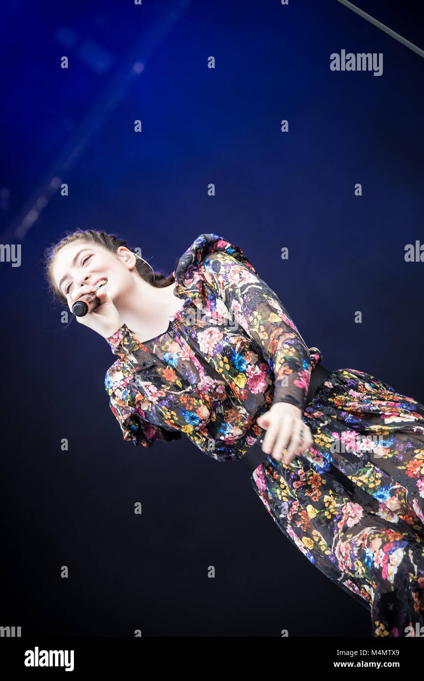 Lorde concert hi-res stock photography and images - Alamy