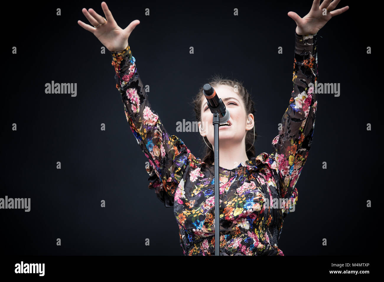 Lorde concert hi-res stock photography and images - Alamy