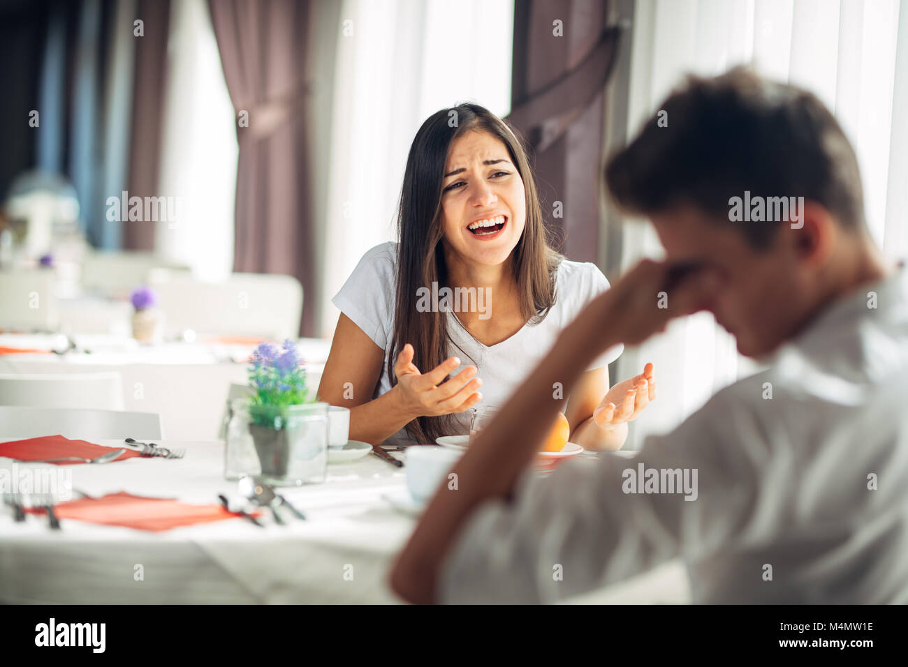 Relationship break up crying hi-res stock photography and images - Alamy