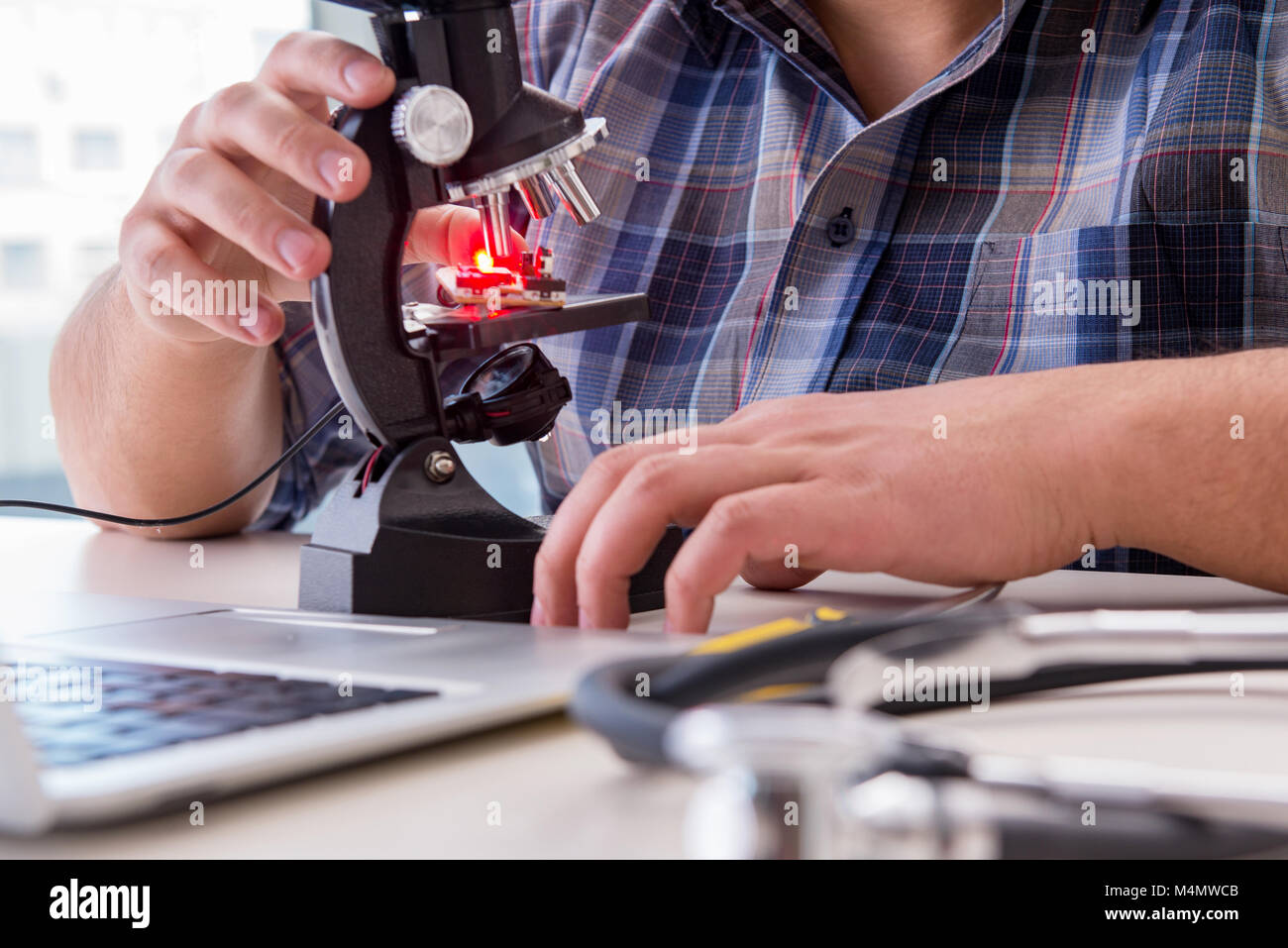 High precision engineering man hi-res stock photography and images - Alamy