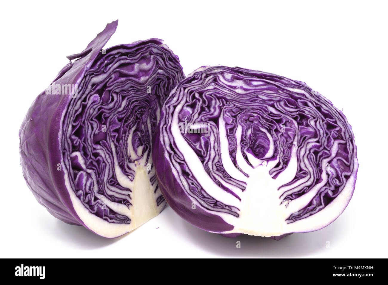 Studio shot of purple cabbage cut in half, up close and isolated Stock ...