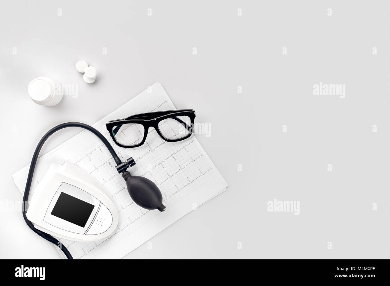 Electronic medical tonometer for measuring blood pressure, tablets in ...