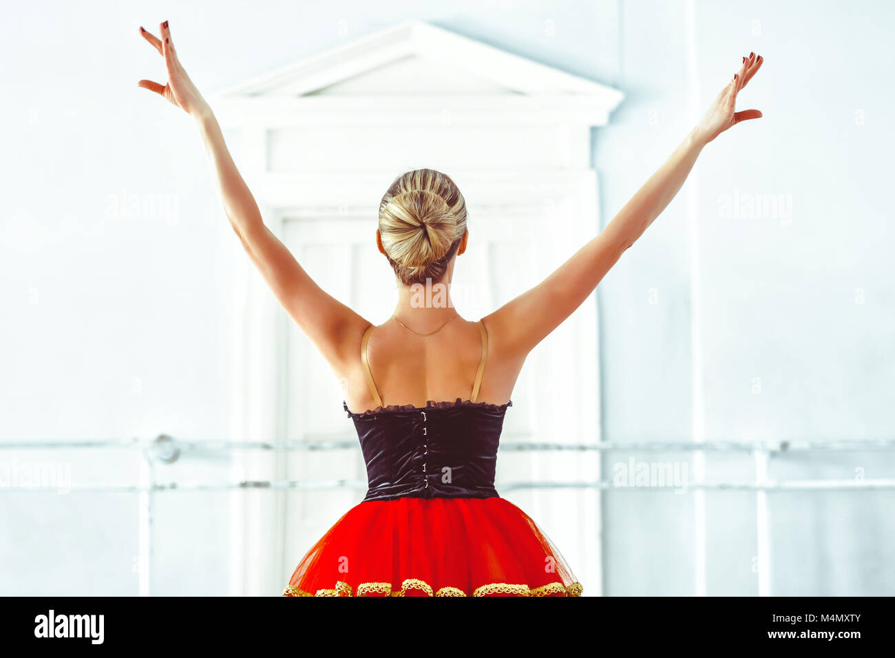 High key ballet hi-res stock photography and images - Alamy