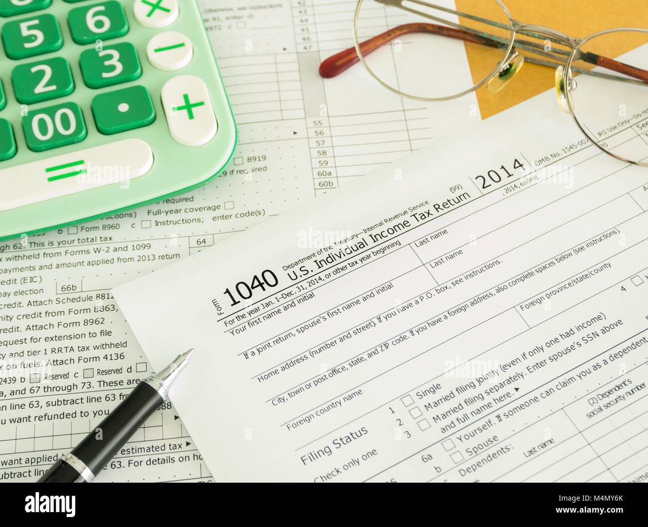 individual income tax return form on desk Stock Photo - Alamy
