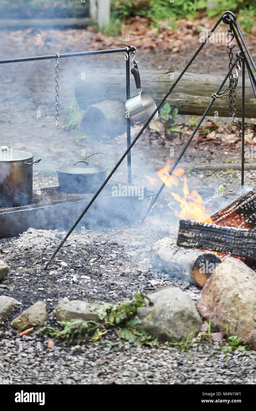 outdoor pioneer cooking in frontier fort Stock Photo - Alamy