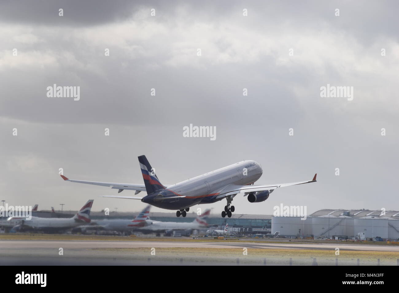 British airways airbus a330 hi-res stock photography and images - Alamy