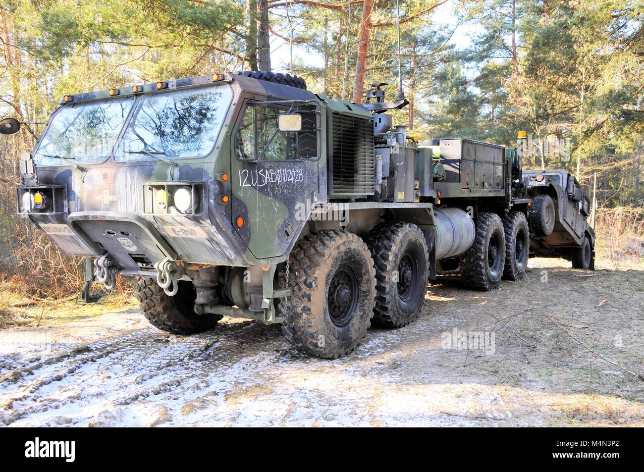 U.S. Army Soldiers from Echo Company, 1st Battalion, 3rd Aviation ...
