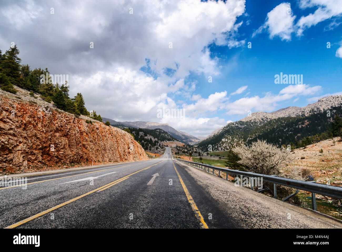 Mountain asphalt road hi-res stock photography and images - Alamy