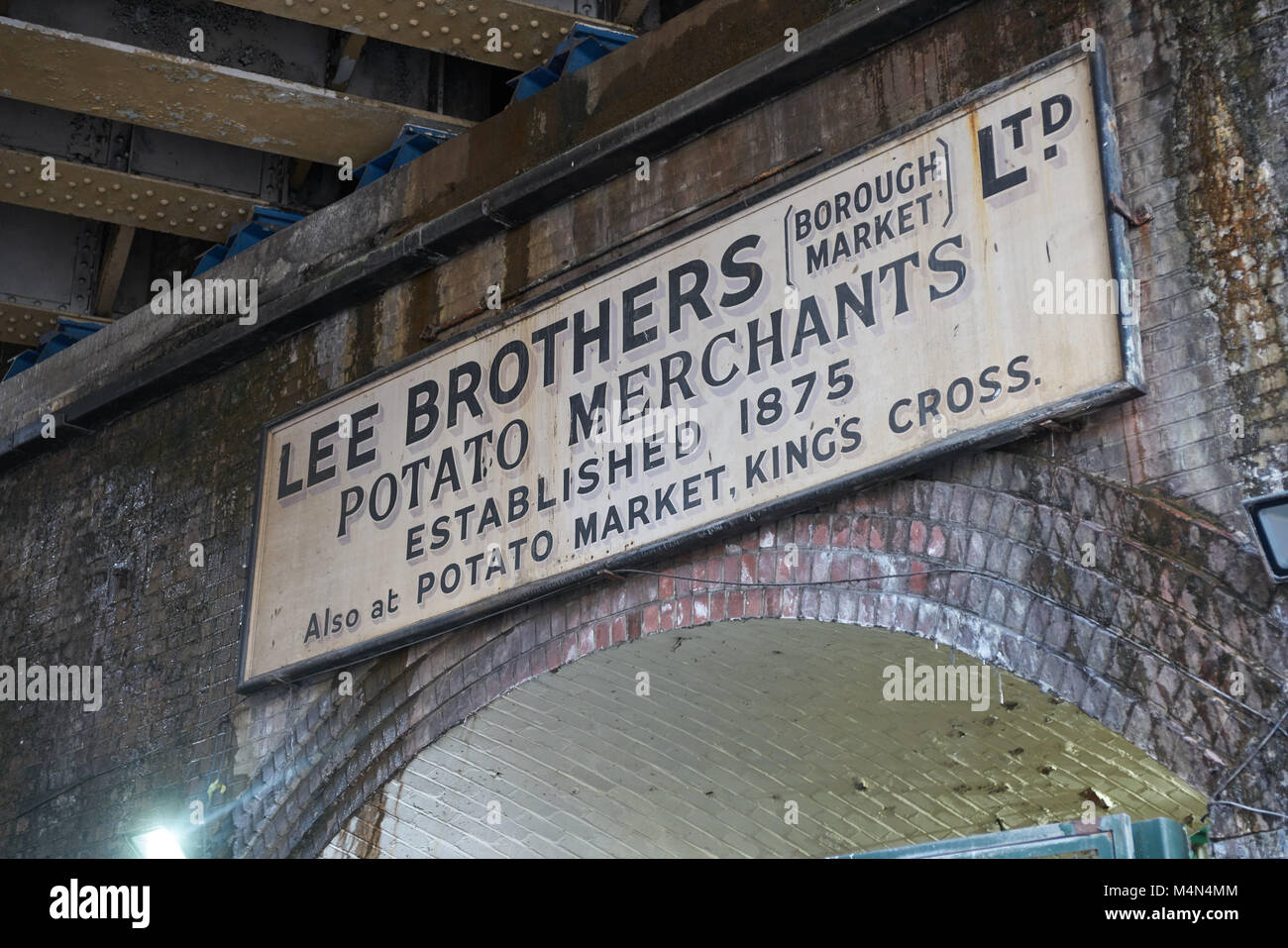 Merchants sign hi-res stock photography and images - Alamy