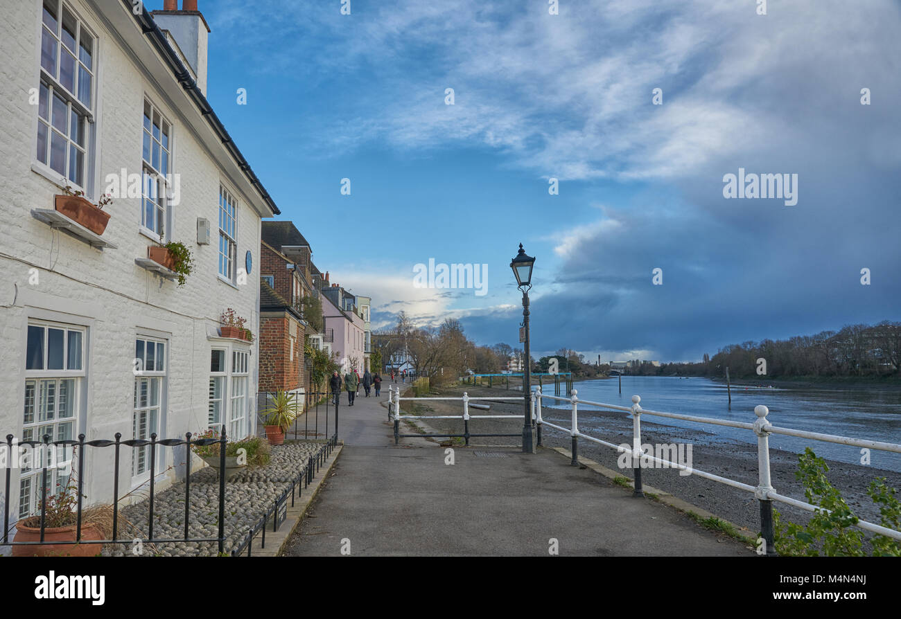 chiswick thames path Stock Photo - Alamy