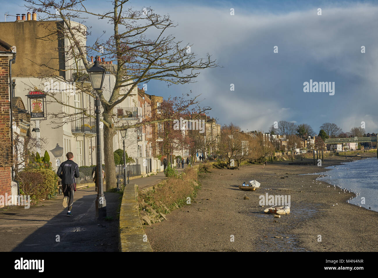 Thames pathway in chiswick hi-res stock photography and images - Alamy