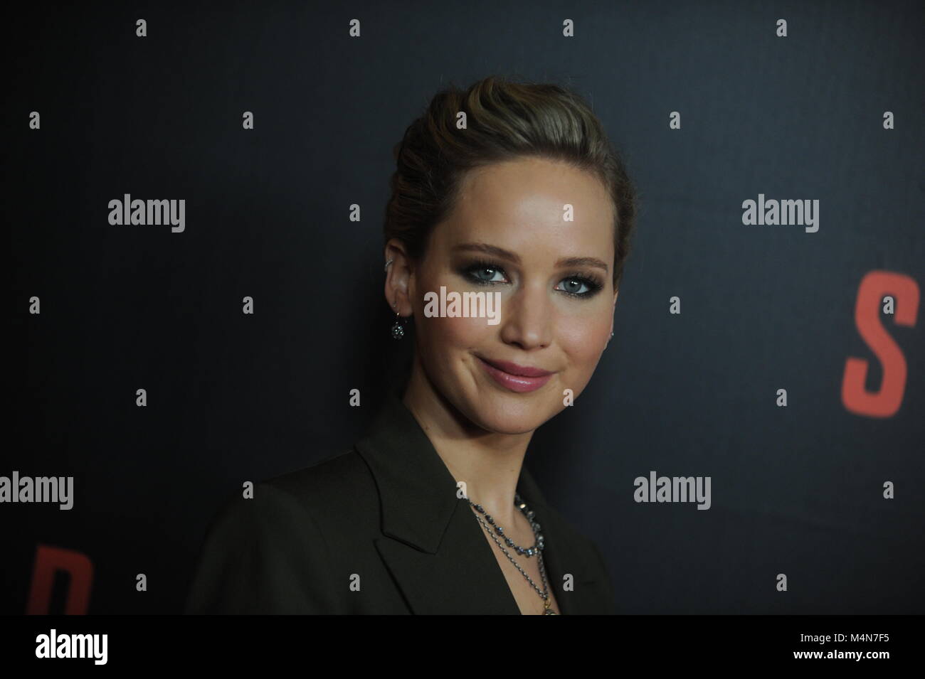Washington, DC, USA. 15th Feb, 2018. Jennifer Lawrence arrives to a ...