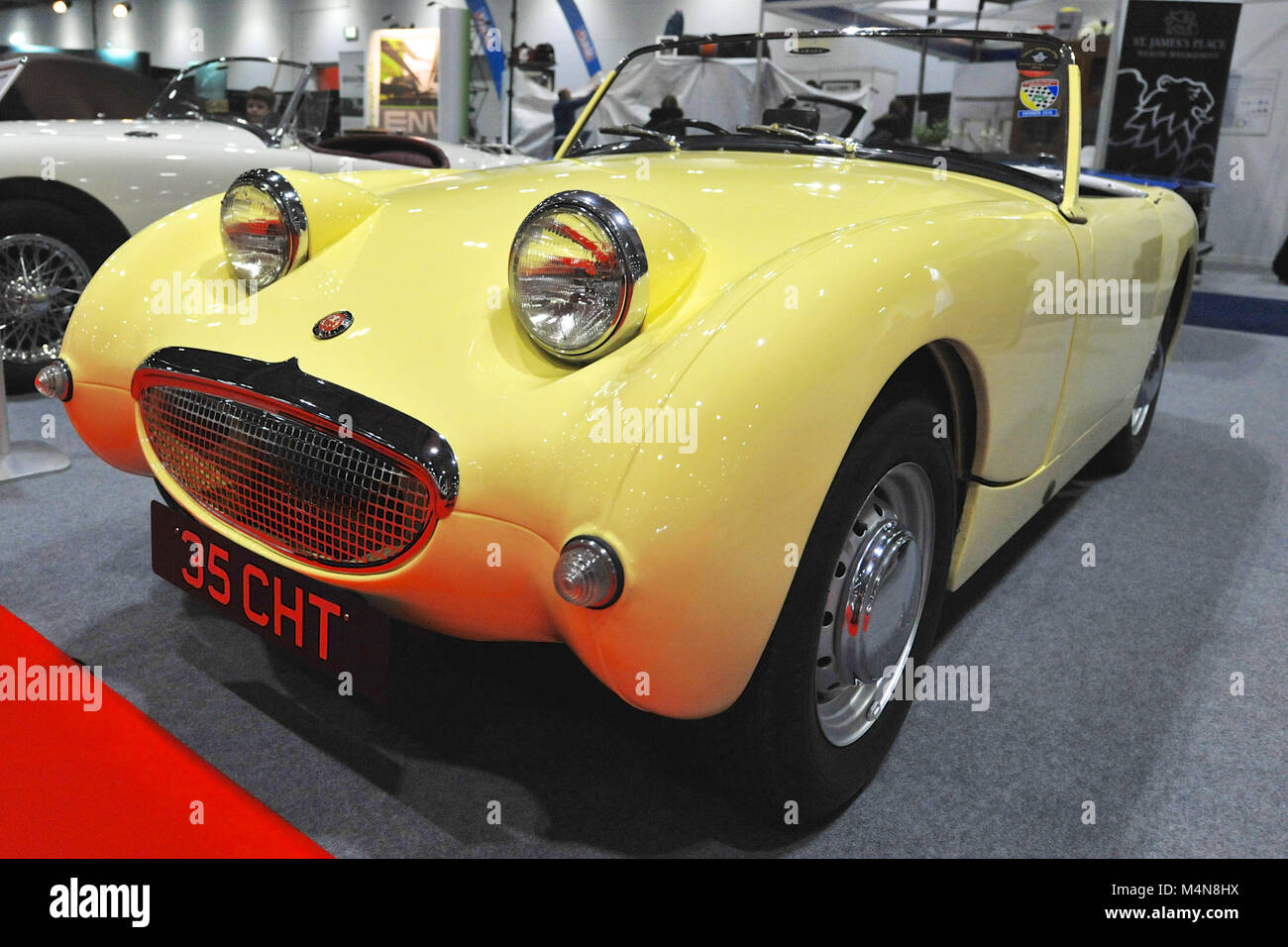 London, UK. 16th Feb, 2018. A 1958 Austin Healey Frog Eye Sprite sports ...
