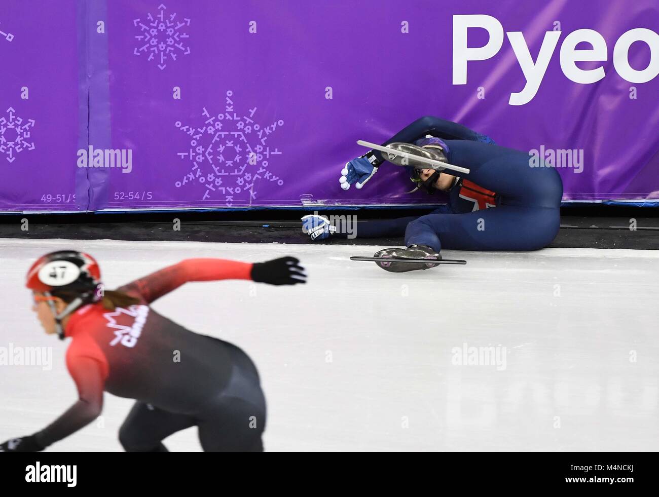 Pyeongchang, South Korea. 17th Feb, 2018. Elise Christie (GBR) crashes ...