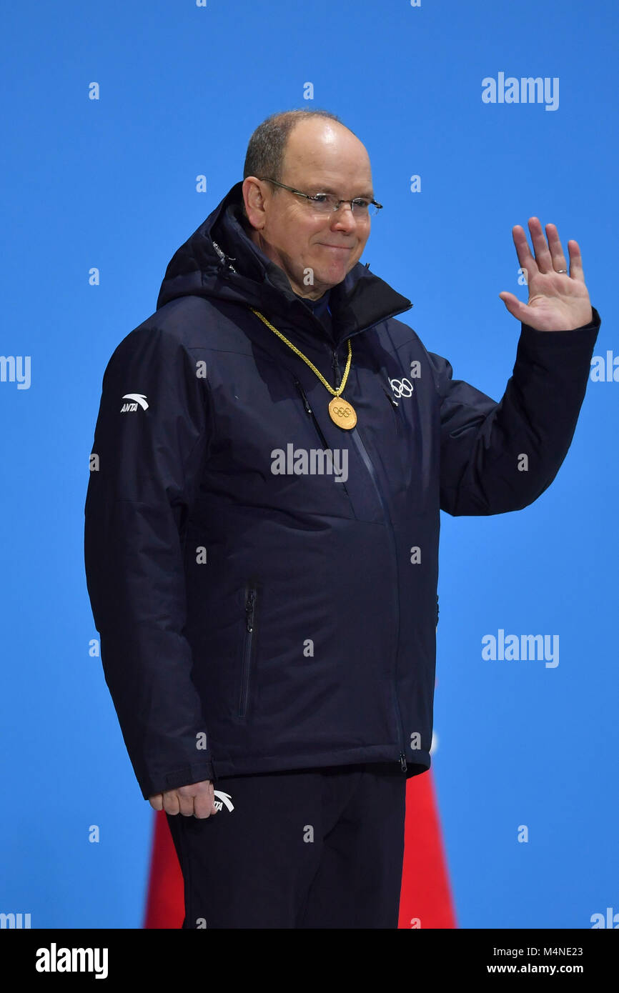 Fuerst ALBERT II. von Monaco, IOC-withglied, Biathlon, 15 km Einzel der ...