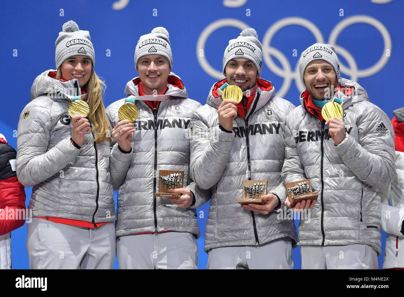 Luge Team, Rodeln, Teamwettbewerb, Team Relay, Siegerehrung, Victory ...