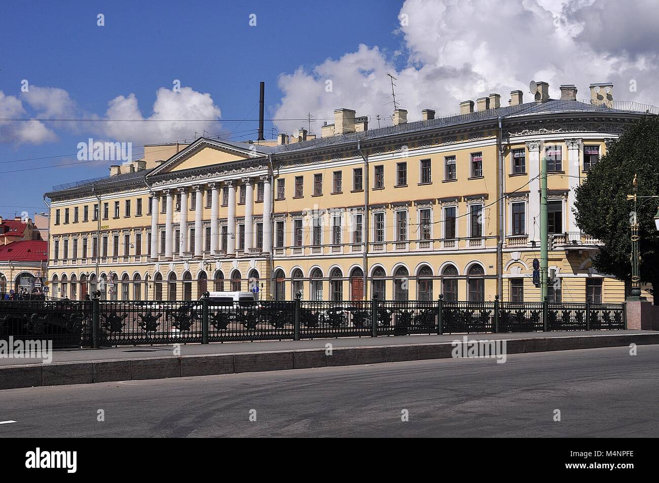 The mikhailovsky palace peter hi-res stock photography and images - Alamy