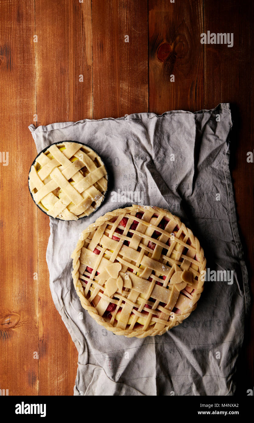 Pie crust design ideas - various ways of pie decoration with lattice ...