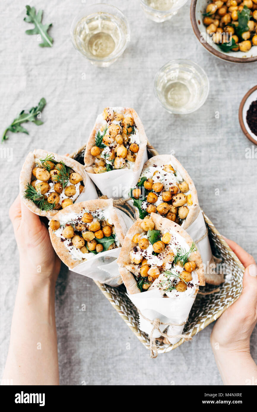 Chicken pita hi-res stock photography and images - Alamy