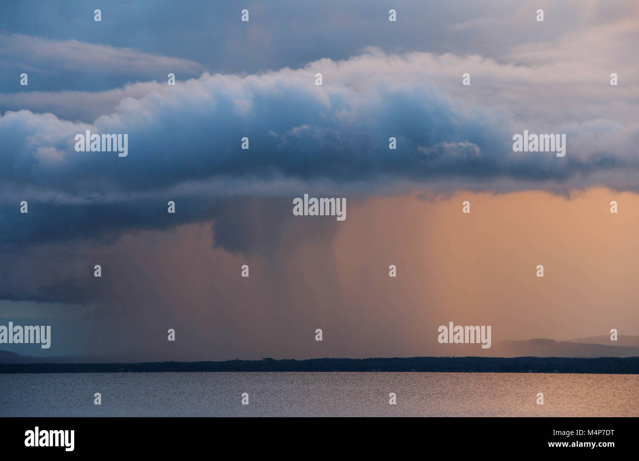 Rain cloud hi-res stock photography and images - Alamy