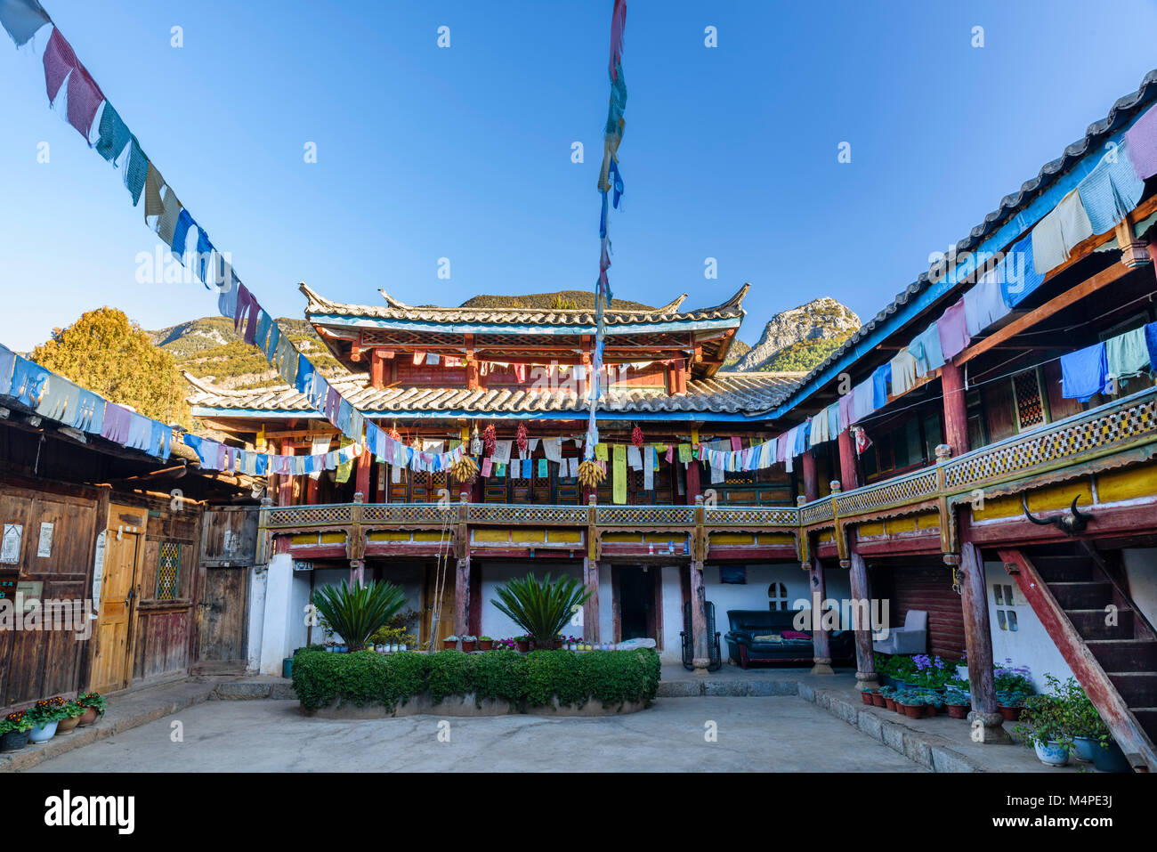 Tibetan traditional clothes hi-res stock photography and images - Alamy