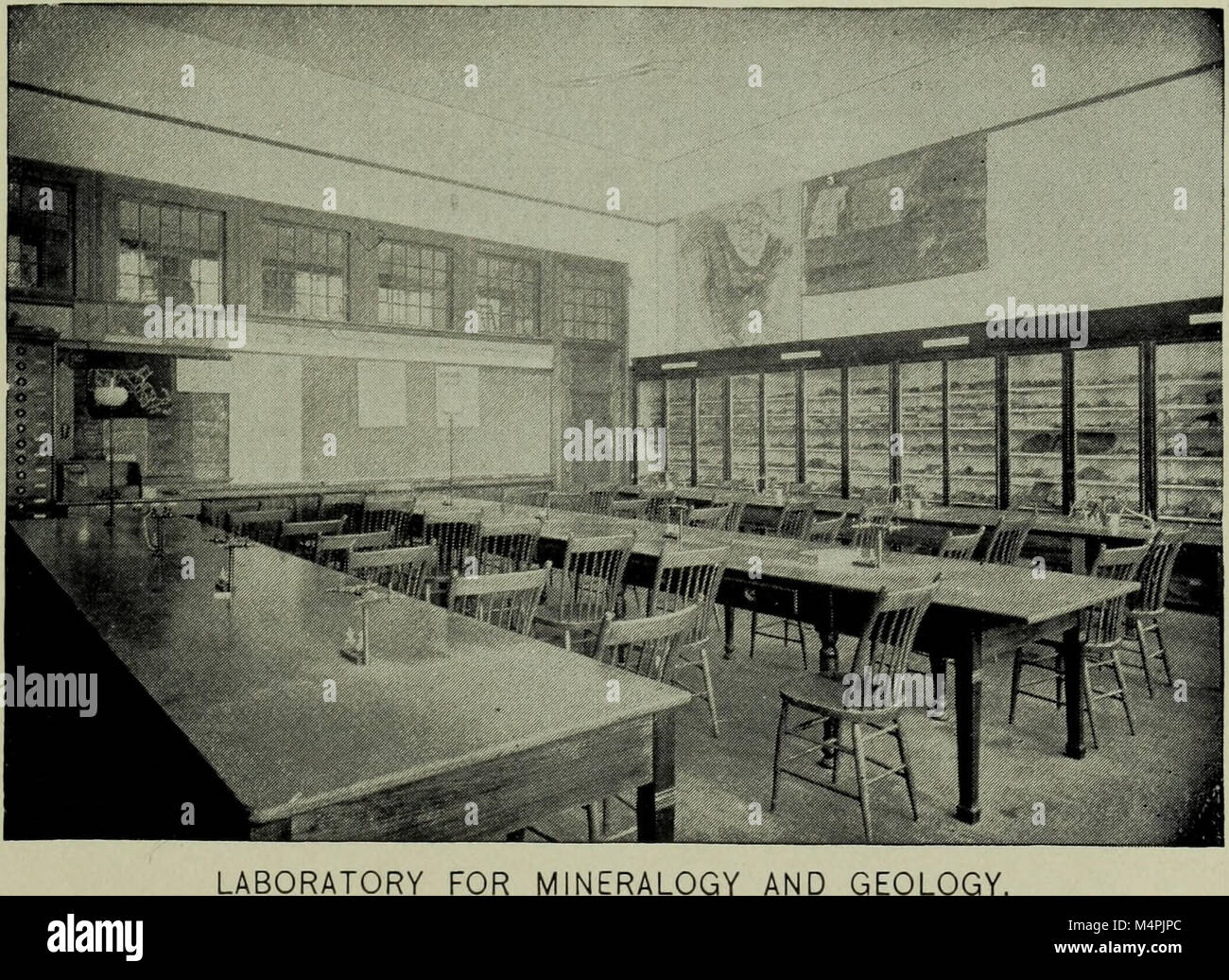 This catalogue lists the faculty, students, and academic offerings of ...