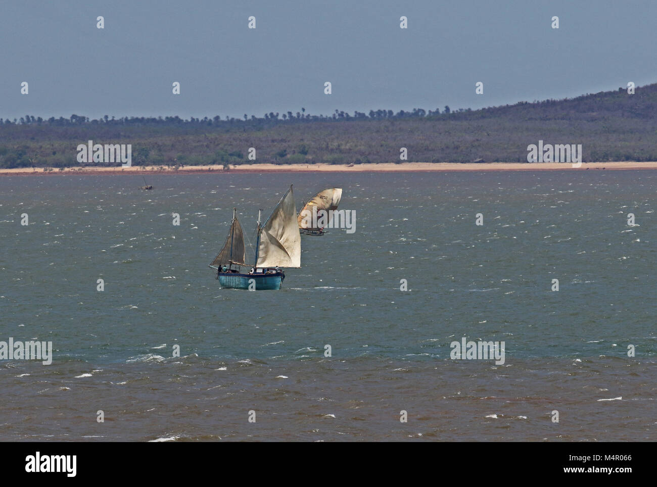 Madagascar fishing boat hi-res stock photography and images - Alamy