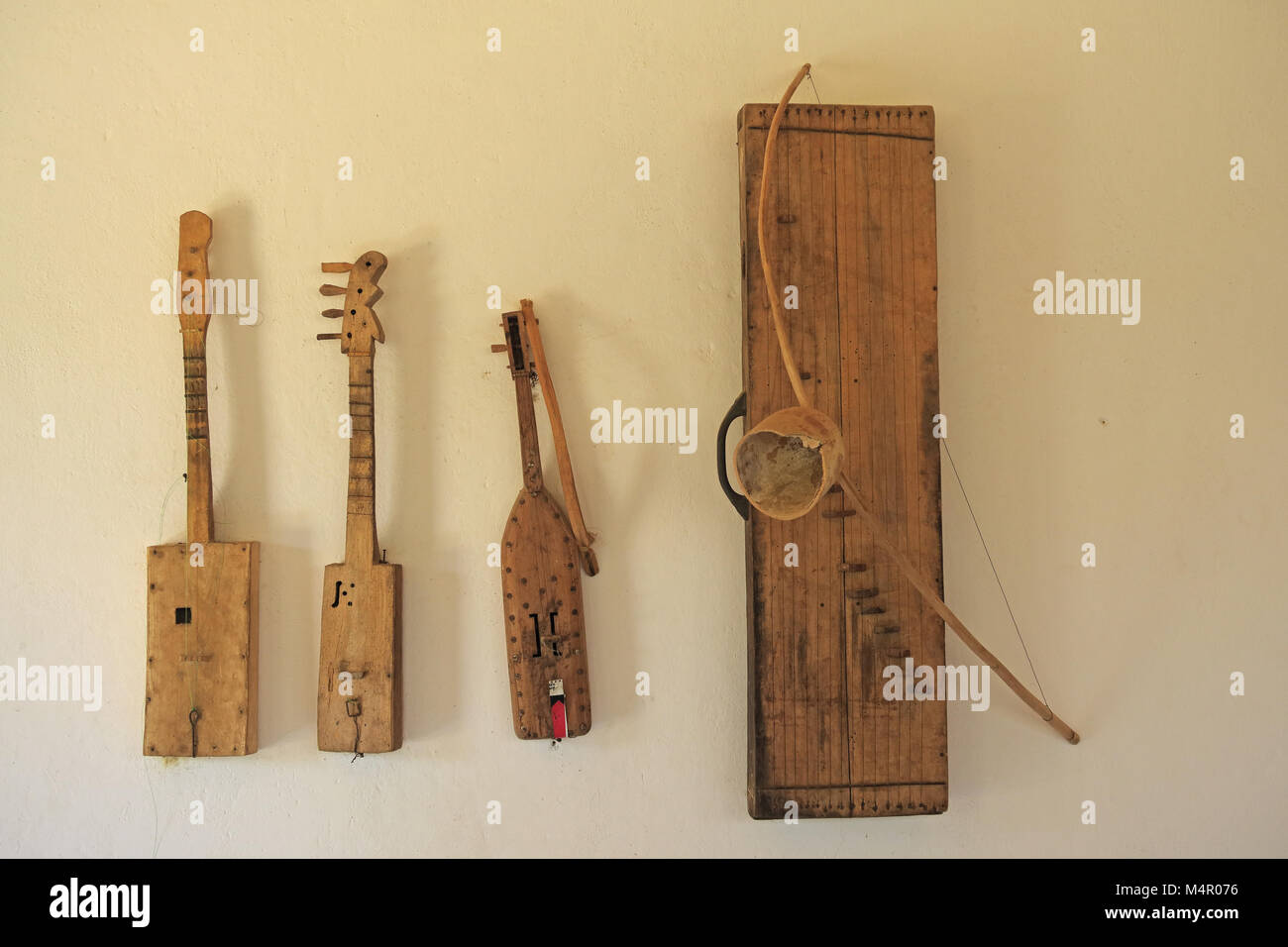 African musical instruments hi-res stock photography and images - Alamy