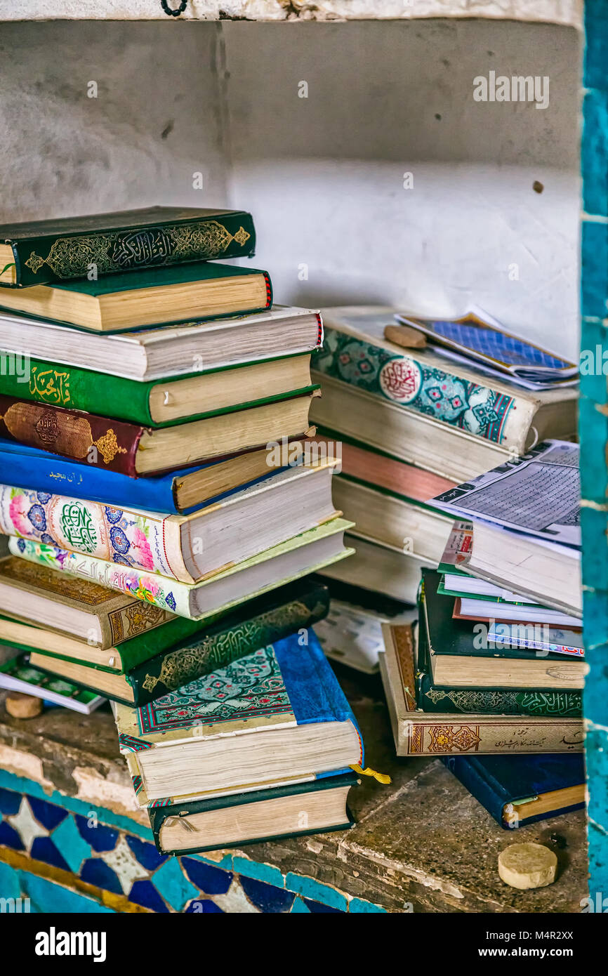 Detail books in bookshelf hi-res stock photography and images - Alamy