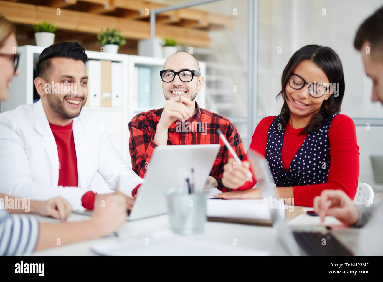 Happy discussion hi-res stock photography and images - Alamy