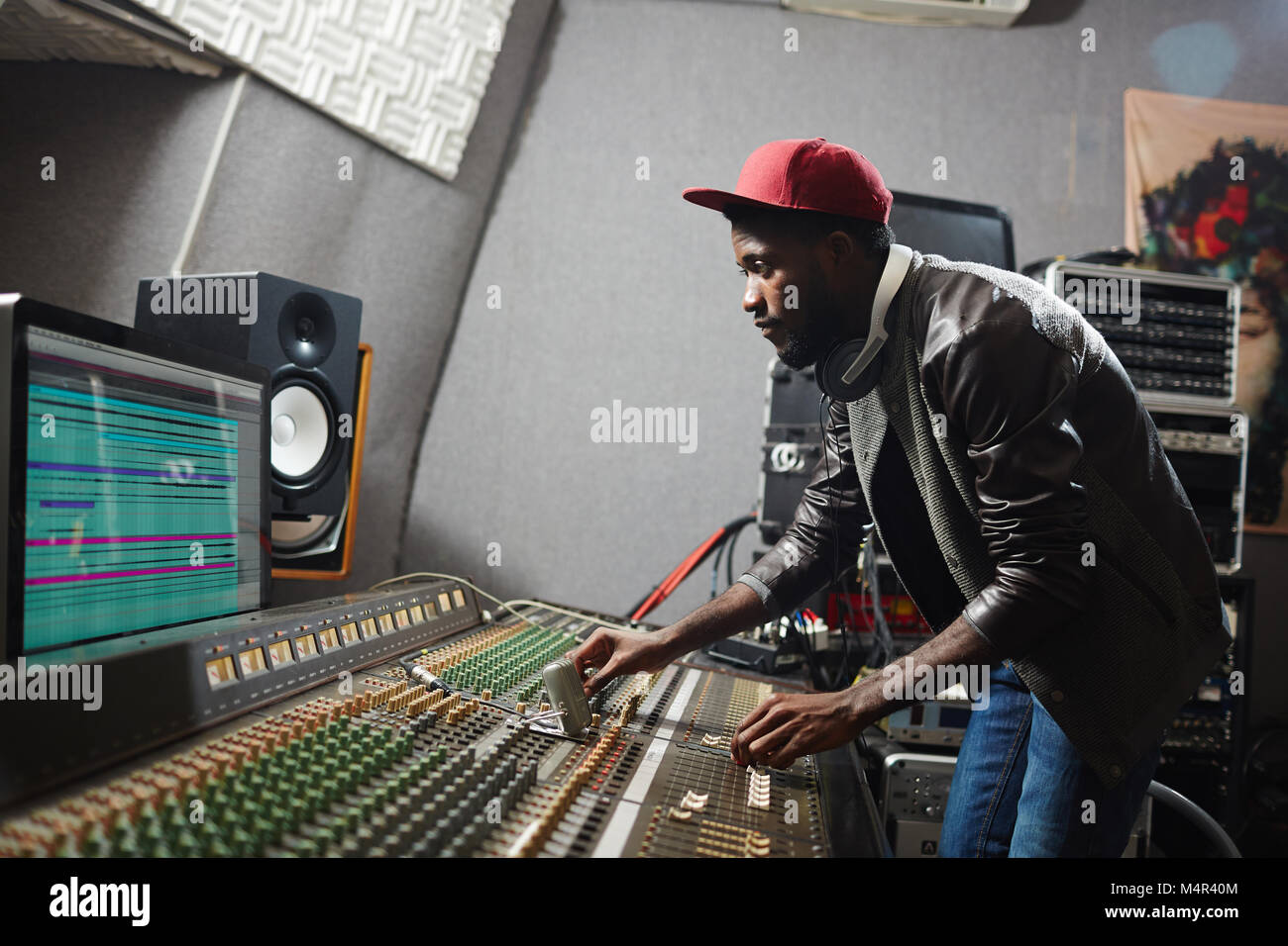 Record processing hi-res stock photography and images - Alamy