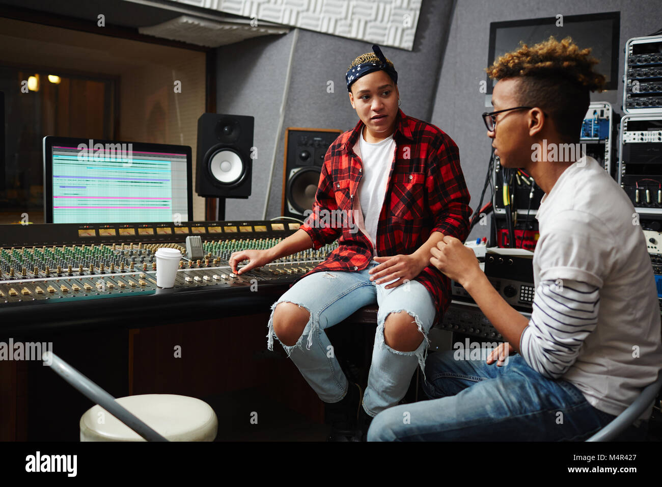 American music producer dj hi-res stock photography and images - Alamy