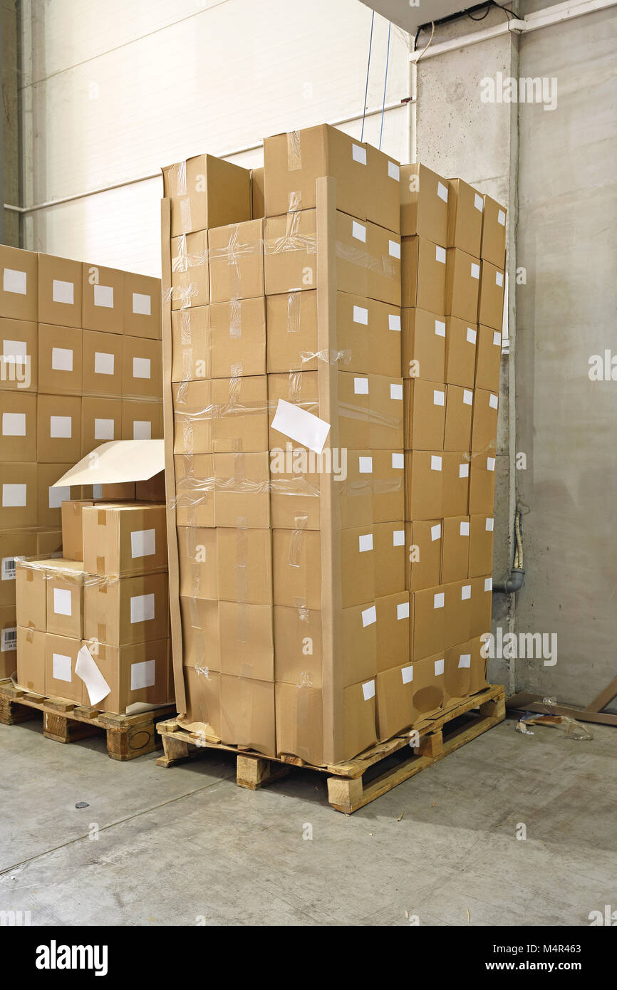 Boxes at Pallets in Distribution Warehouse Stock Photo - Alamy