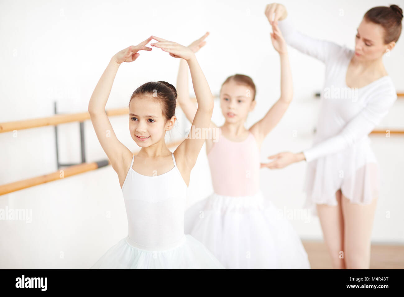 Class of ballet dancing Stock Photo - Alamy