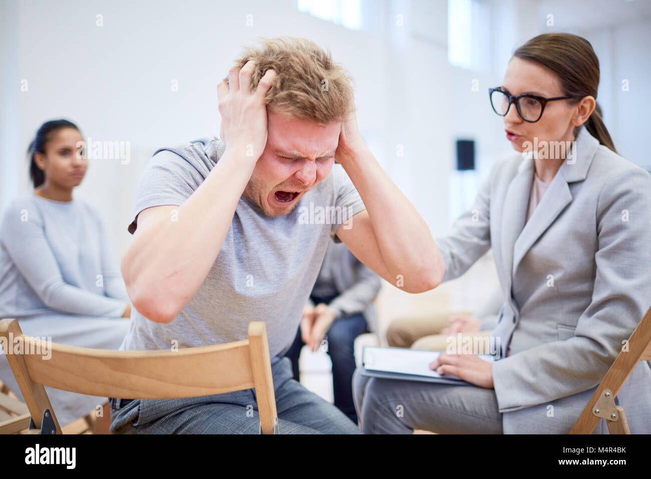 Woman screaming for help hi-res stock photography and images - Alamy