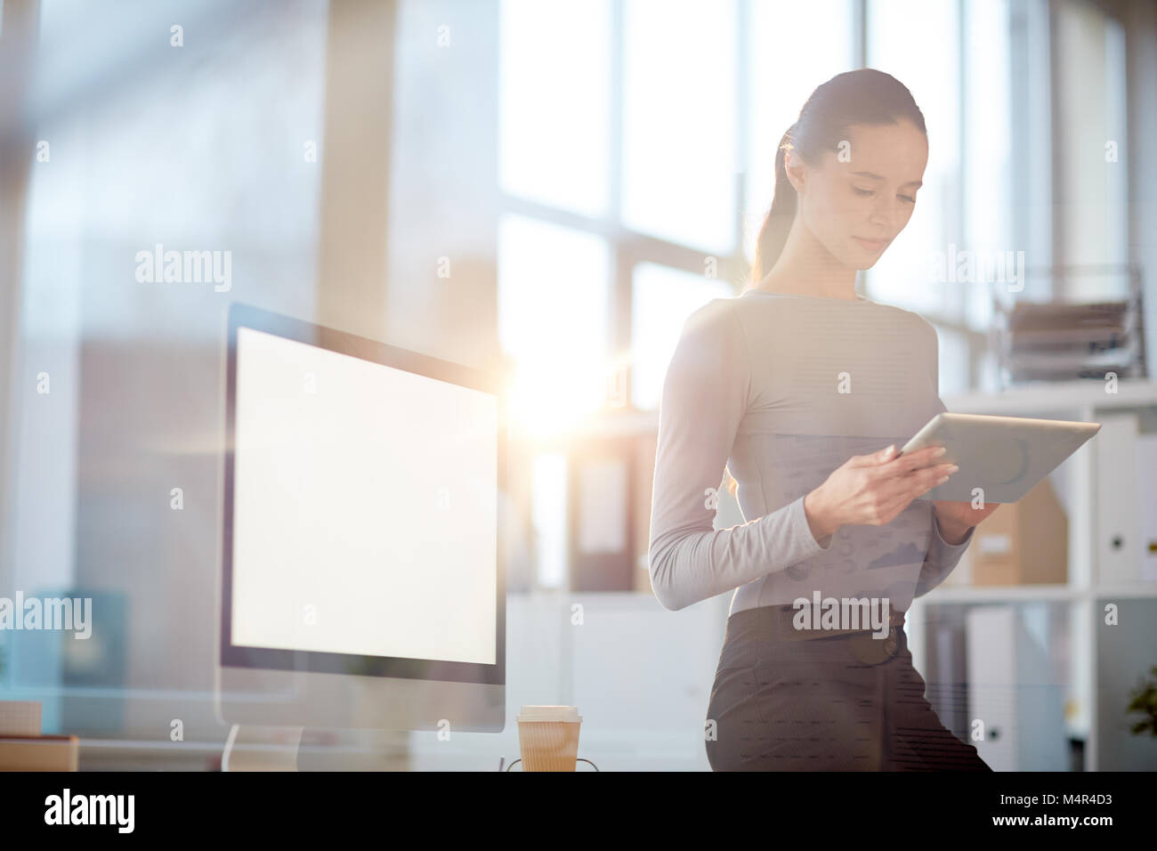 Business woman gadgets hi-res stock photography and images - Alamy